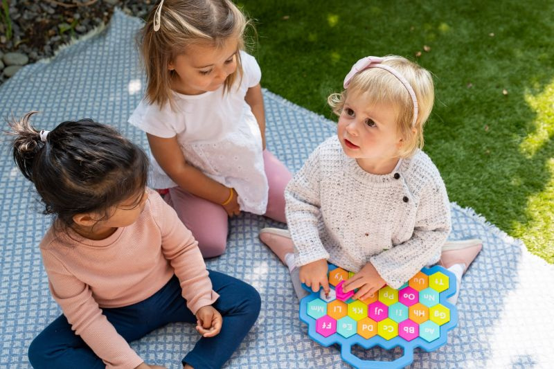 Flipsee Tablica edukacyjna z okienkami Alfabet Mobi – język angielski dla dzieci | Hoplik.pl